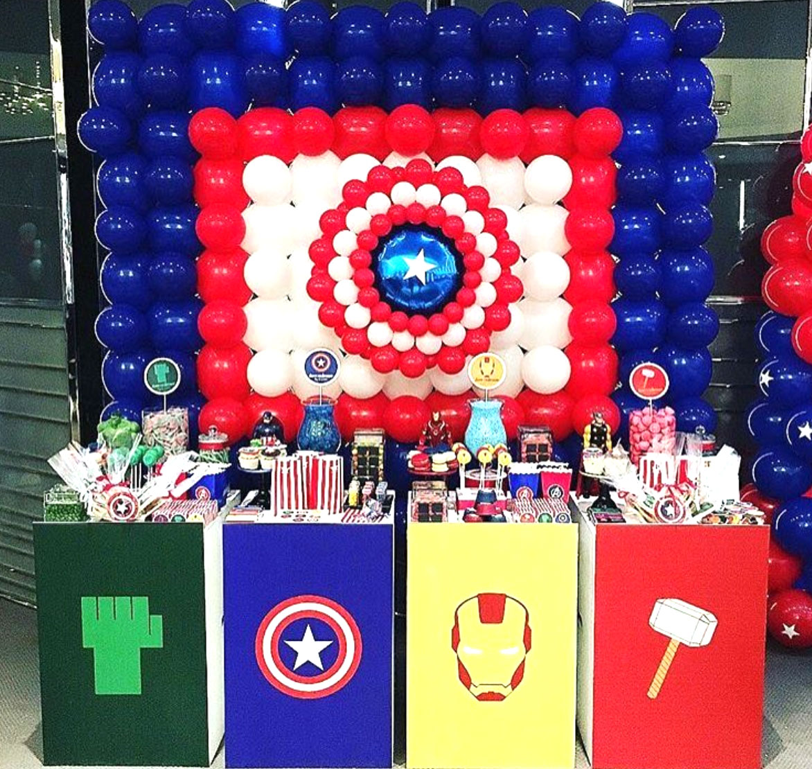 Backdrops & Cut-Outs - Les Enfants